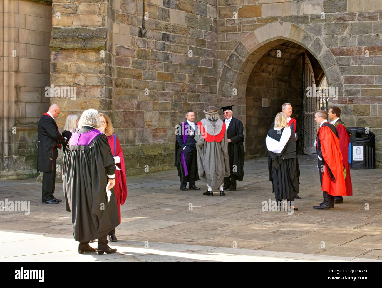 ST ANDREWS UNIVERSITY SCOTLAND GRADUATION DAY DIGNITARIES IN GOWNS MEET ...