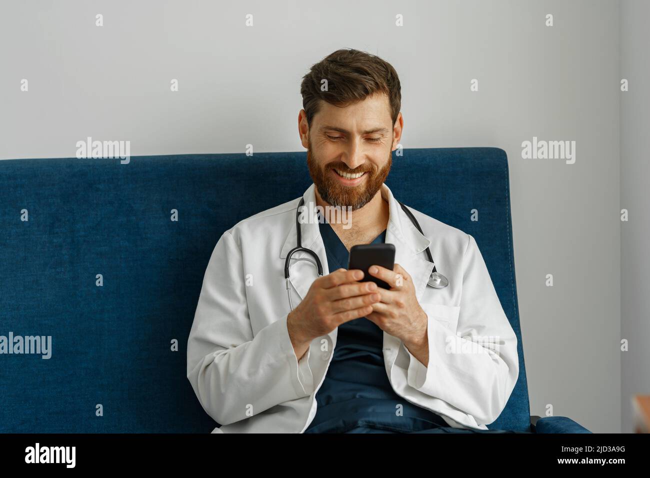 Phone scan medicine hi-res stock photography and images - Alamy