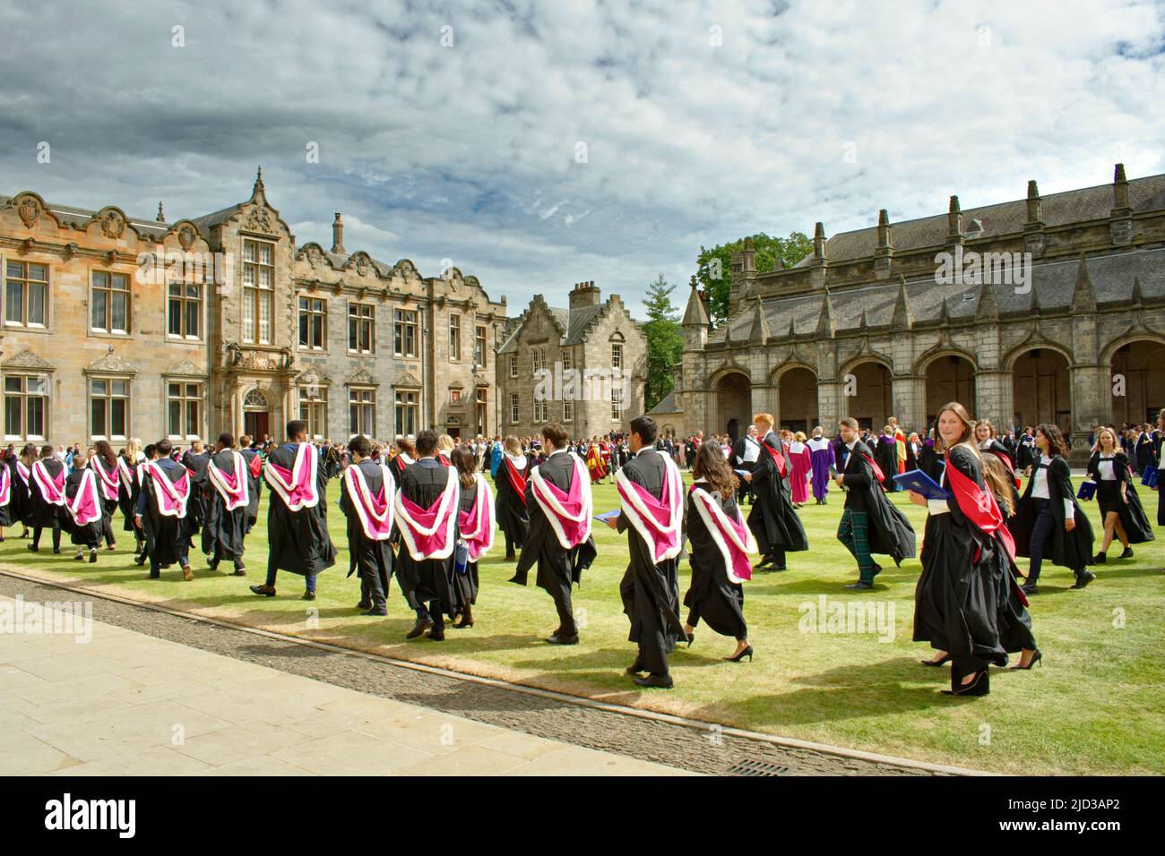 ST ANDREWS UNIVERSITY SCOTLAND GRADUATION DAY ST SALVATORS QUAD ...