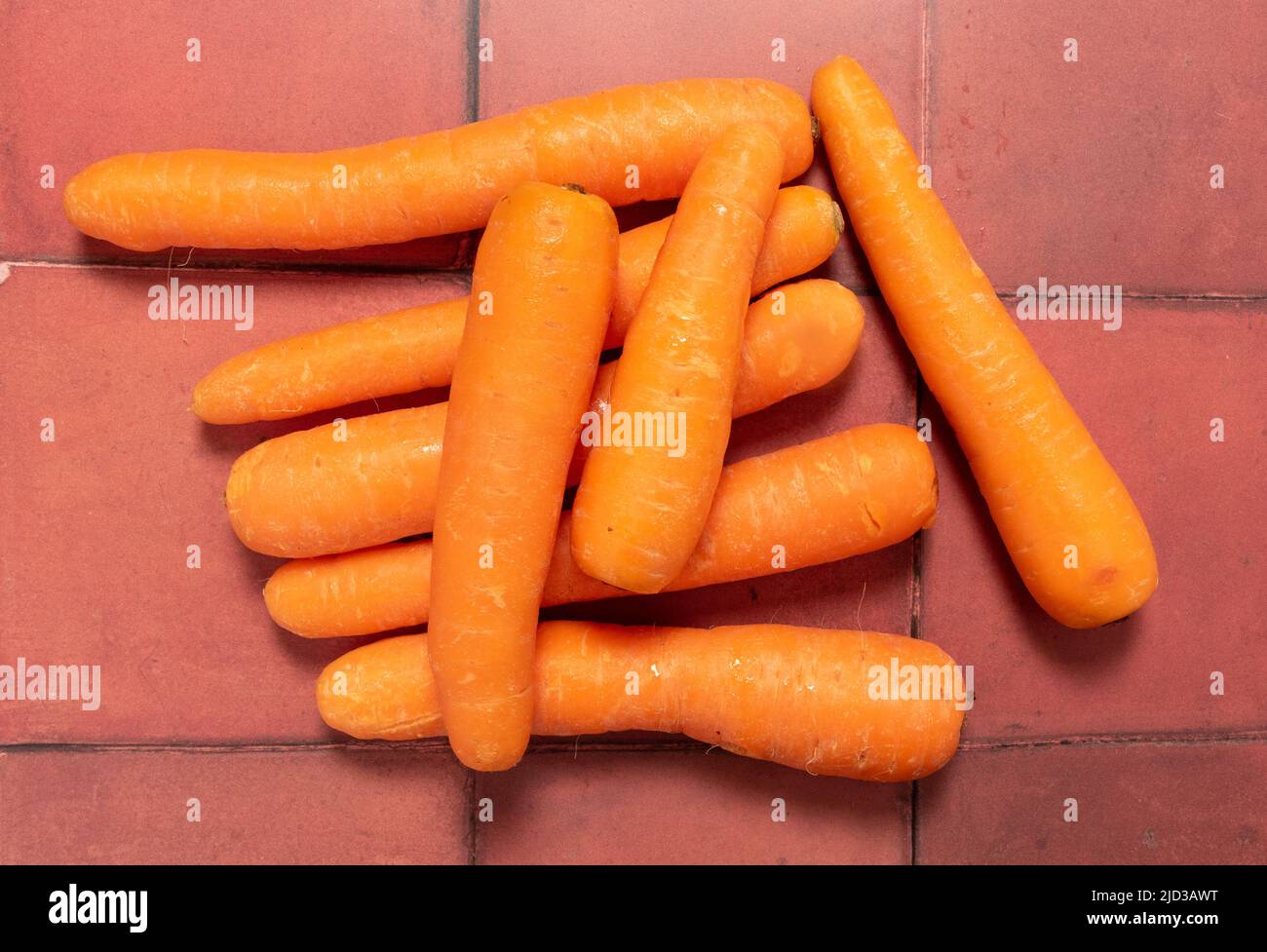 Whole carrots hi-res stock photography and images - Alamy