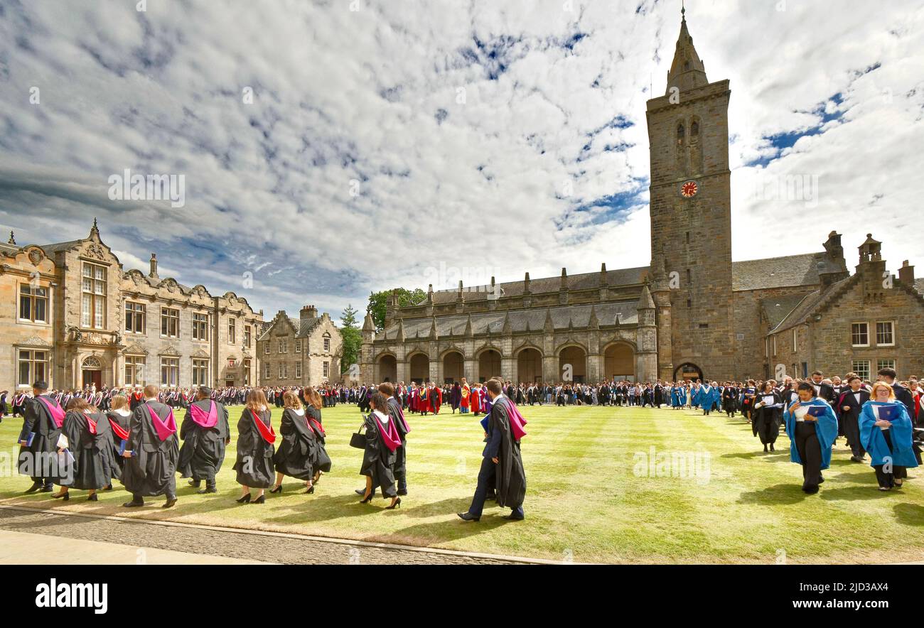 ST ANDREWS UNIVERSITY SCOTLAND GRADUATION DAY ST SALVATORS QUAD ...