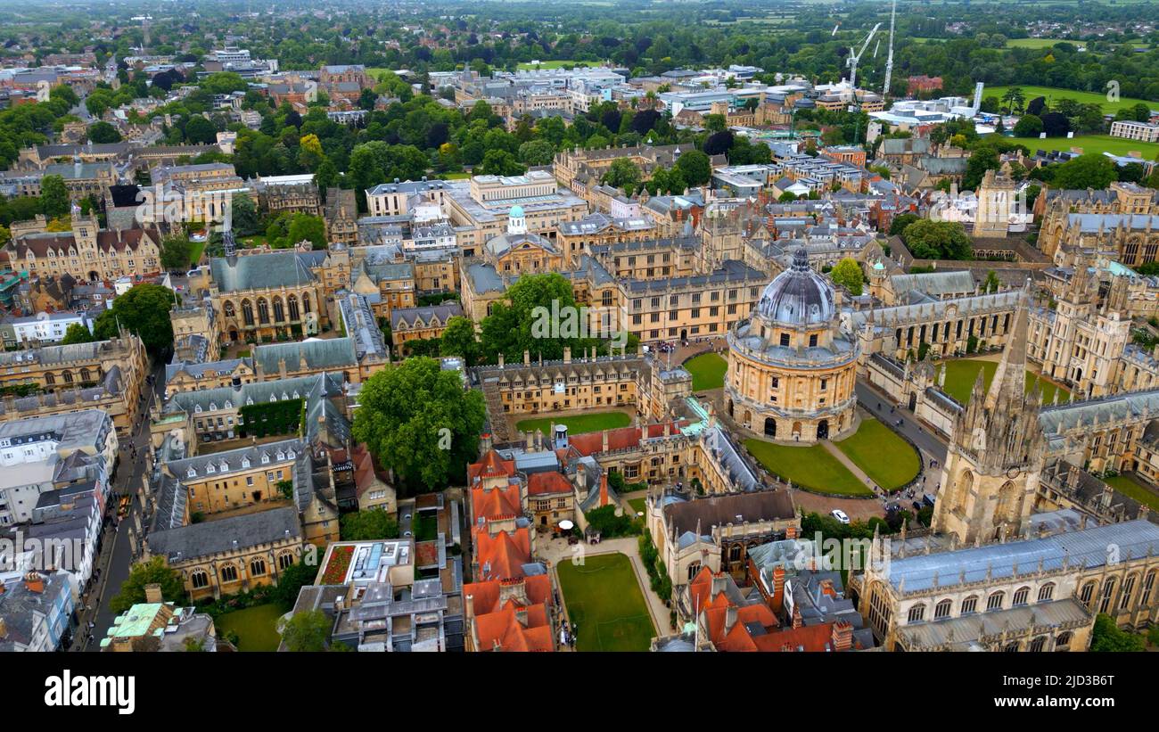 The amazing city of Oxford with its ancient University buildings from ...