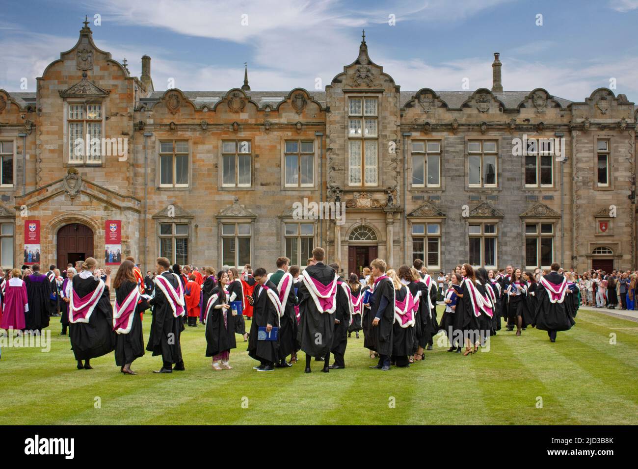 ST ANDREWS UNIVERSITY SCOTLAND ON GRADUATION DAY ST SALVATORS QUAD NEW ...