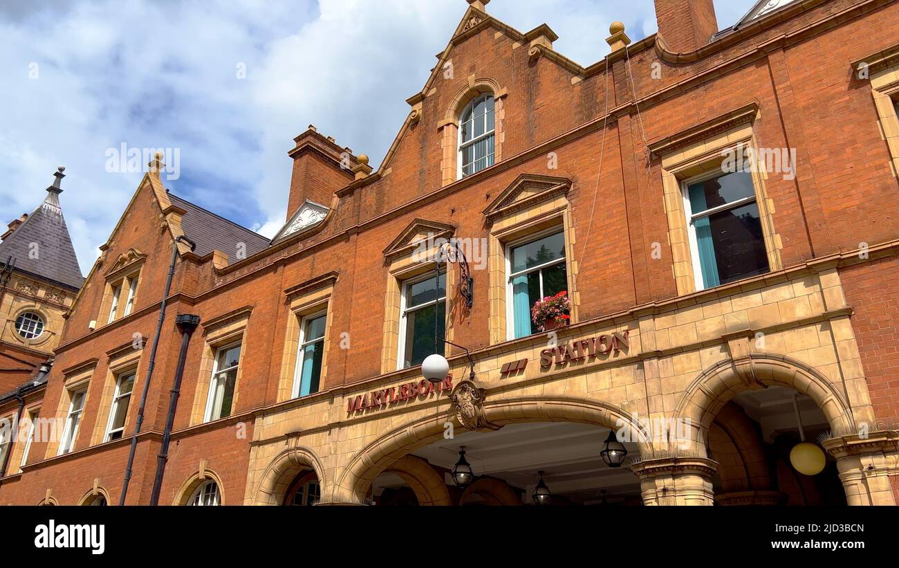 Marylebone station entrance hi-res stock photography and images - Alamy