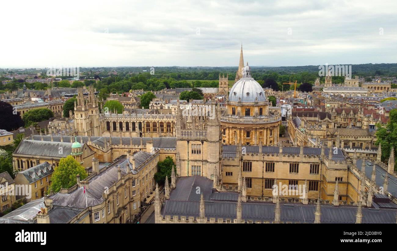 Aerial view over the city of Oxford with Oxford University Stock Photo ...