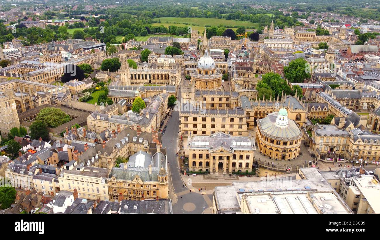 Aerial view over the city of Oxford with Oxford University Stock Photo ...