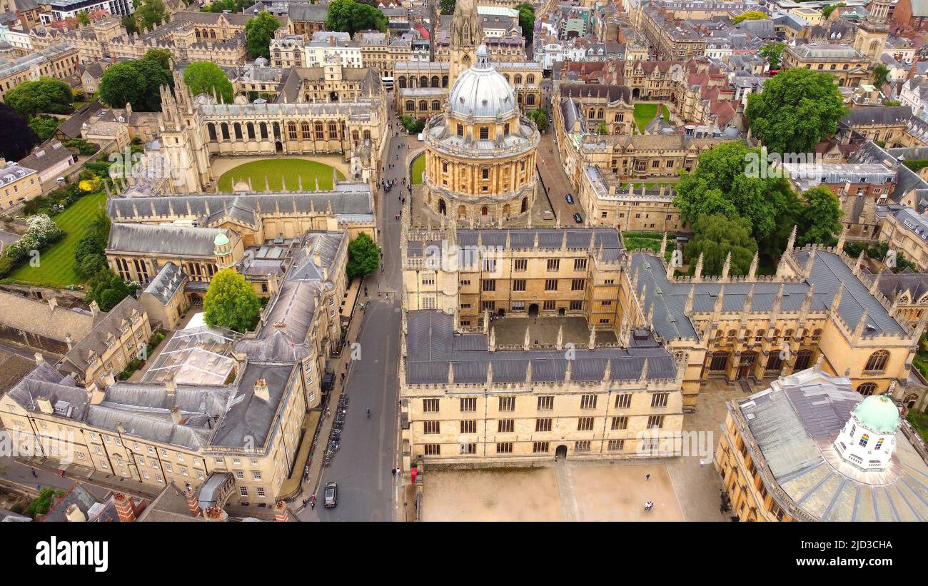 Aerial view over the city of Oxford with Oxford University Stock Photo ...