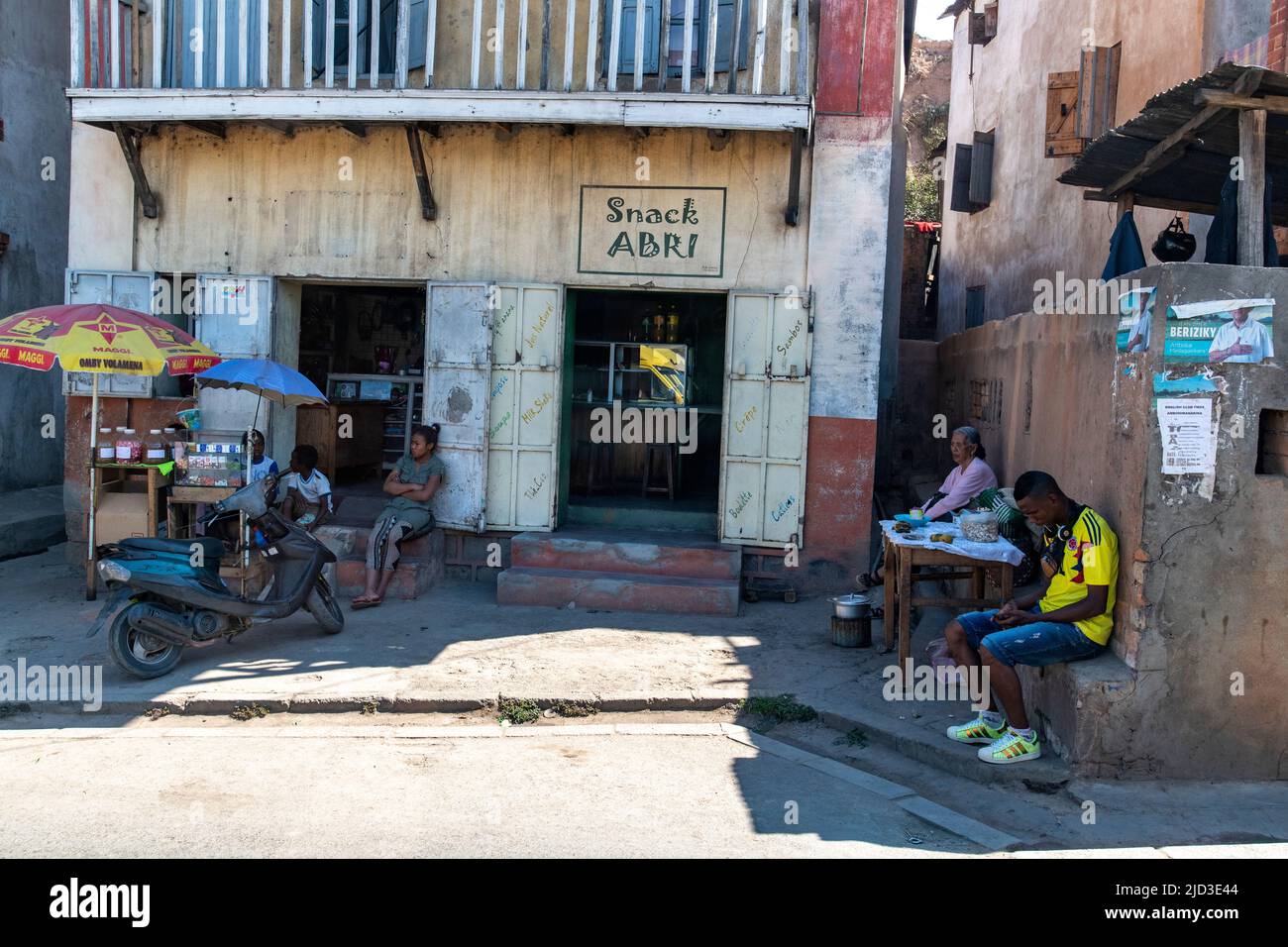 Streetlife in Antananarivo, Madagascar Stock Photo - Alamy
