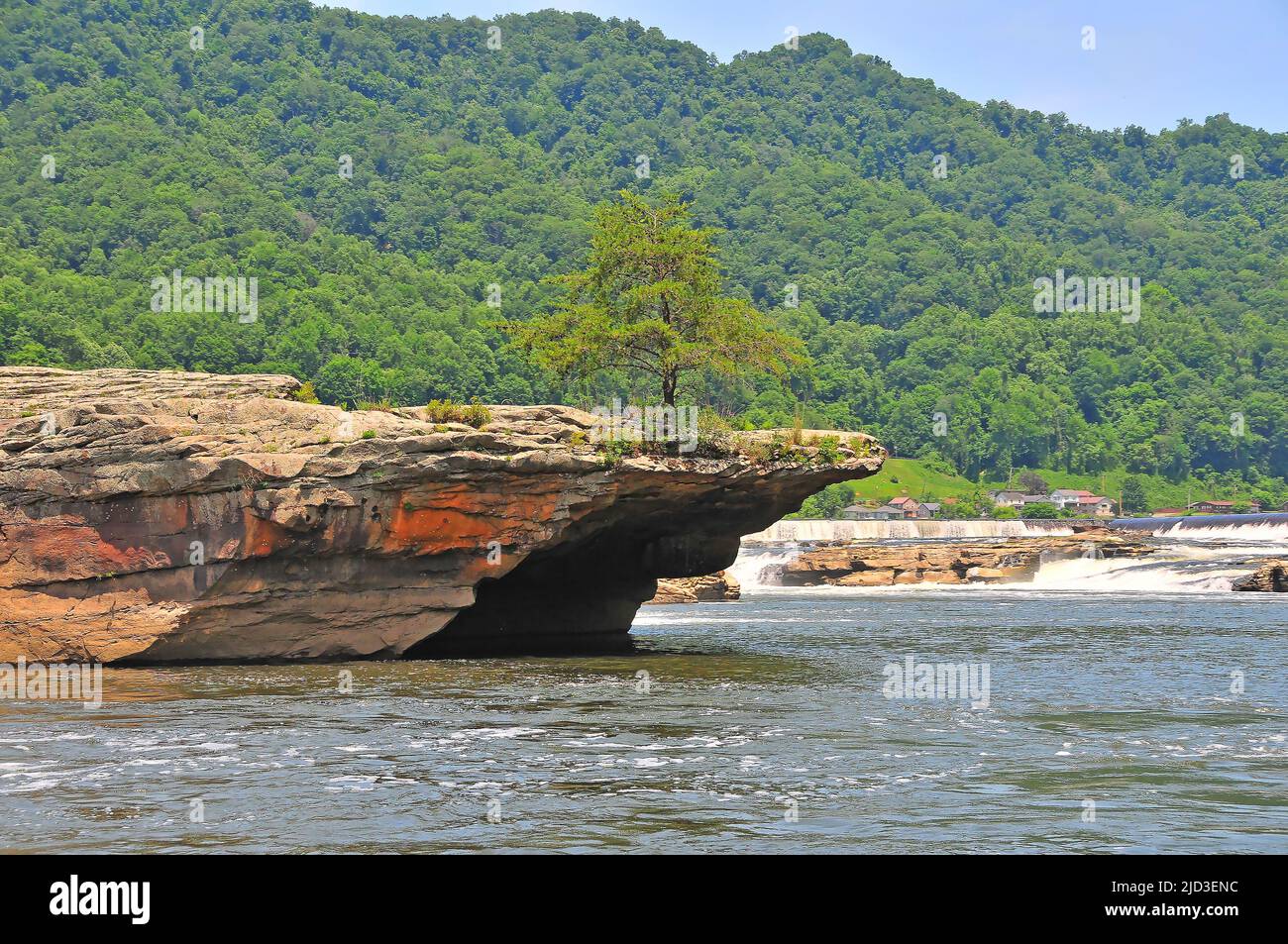 West Virginia's beautiful Kanawha Falls (New River) offer great fishing ...