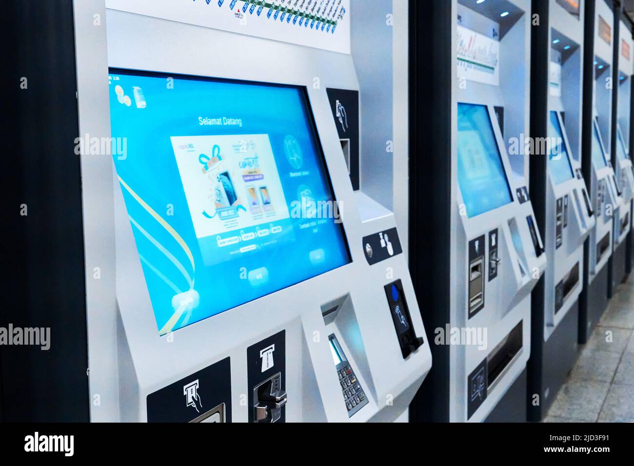 Automatic ticketing machines hi-res stock photography and images - Alamy