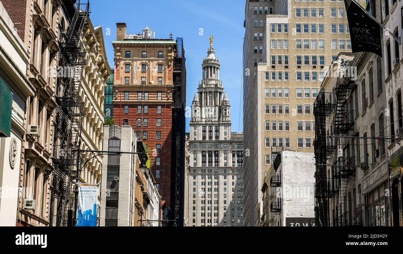 NEW YORK, NY - JUNE 9, 2022: Chamber street view in Manhattan Stock ...