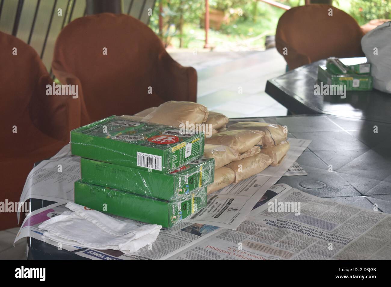 Lunch packets ready for distribution. Sri Lanka Stock Photo - Alamy