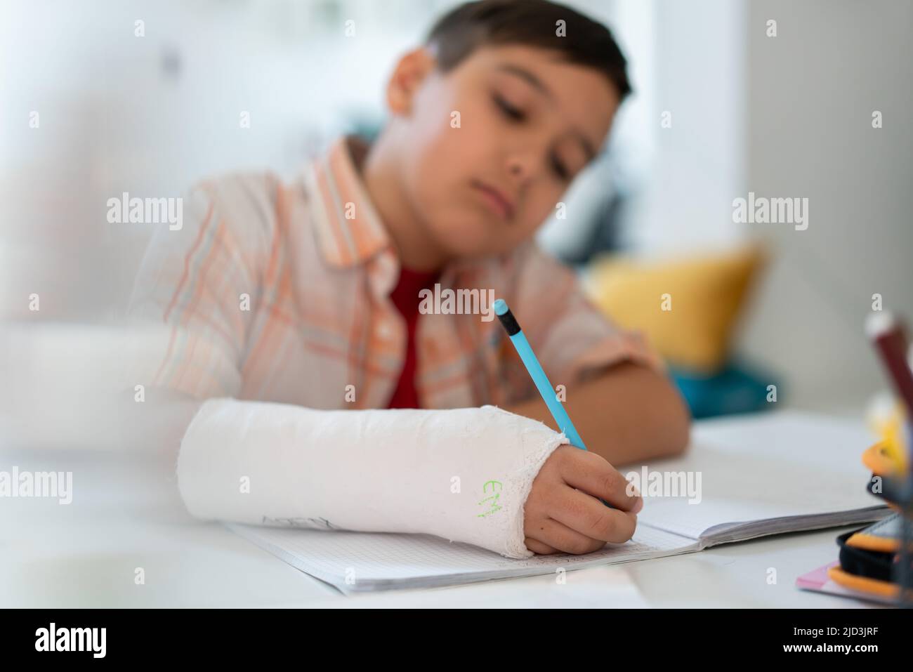 Teen boy broken arm hi-res stock photography and images - Alamy