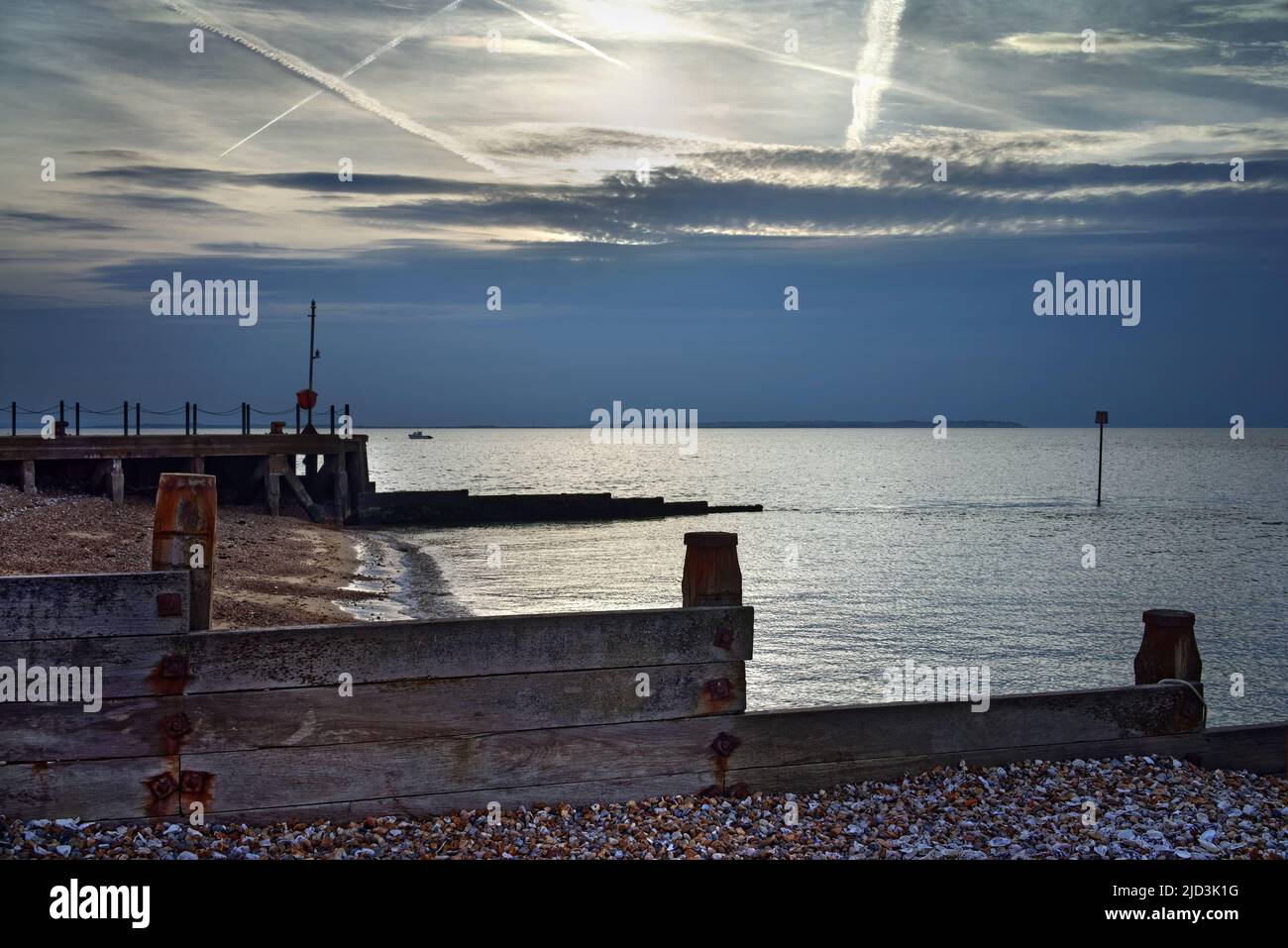 England kent whitstable seafront shingle hi-res stock photography and ...