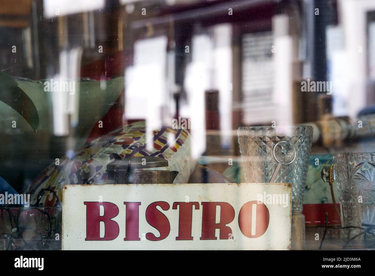 Buildings reflecting themselves in the window of a café-restaurant ...