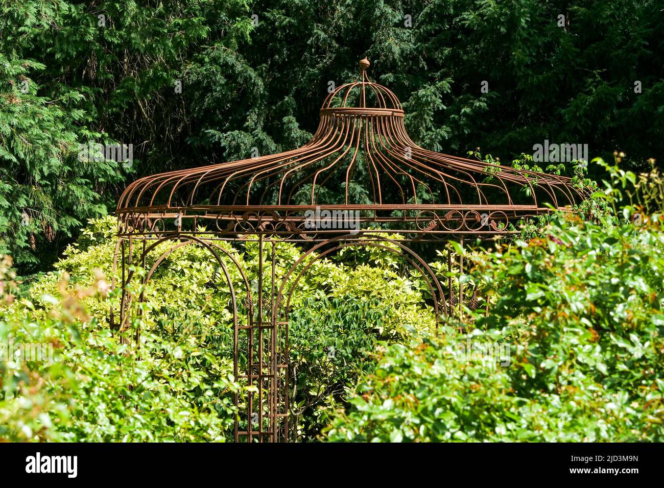 Rusted metal made Arbour, Tête d'Or Park, Lyon, France Stock Photo - Alamy