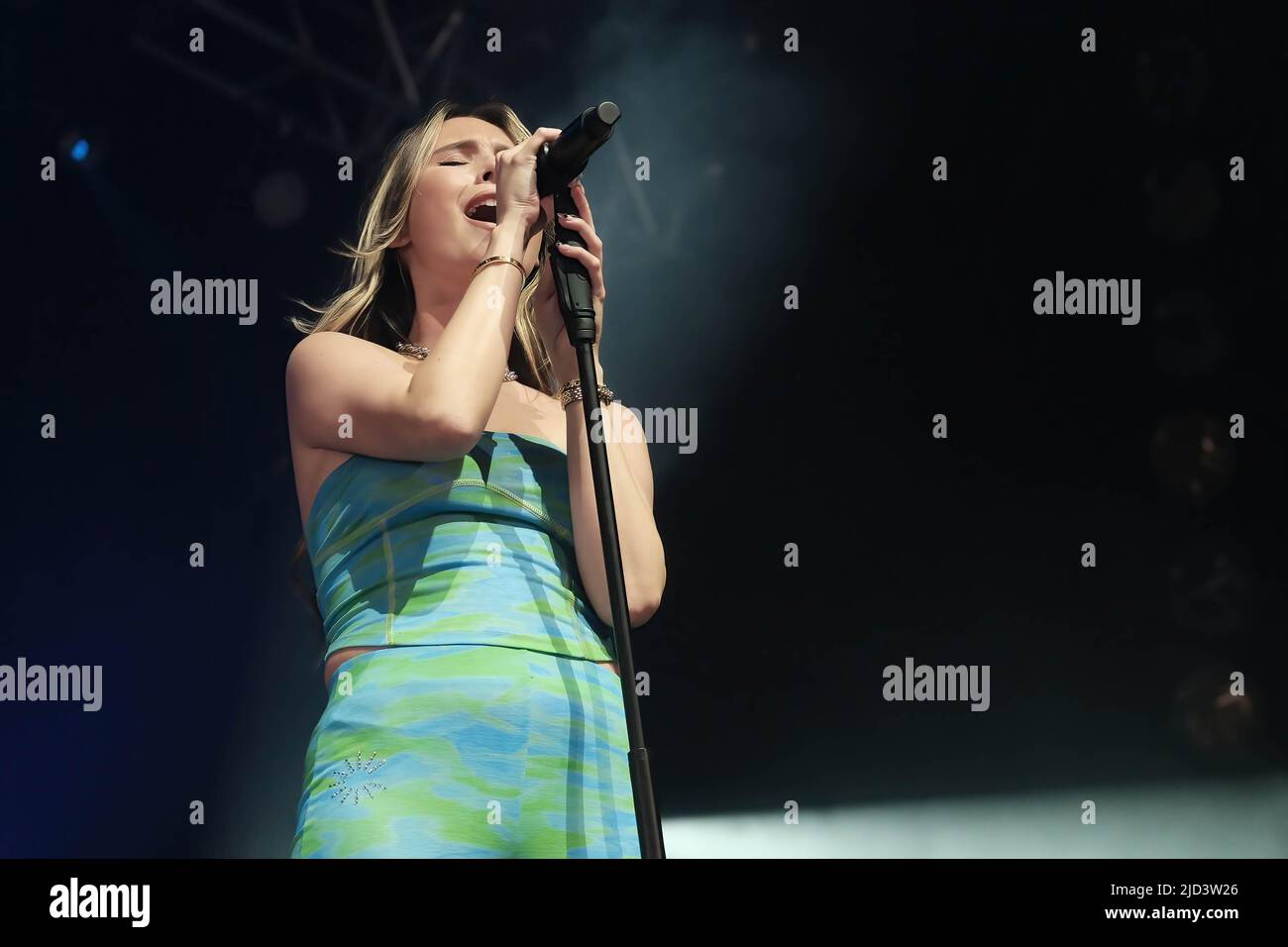 Mimi webb singer hi-res stock photography and images - Alamy