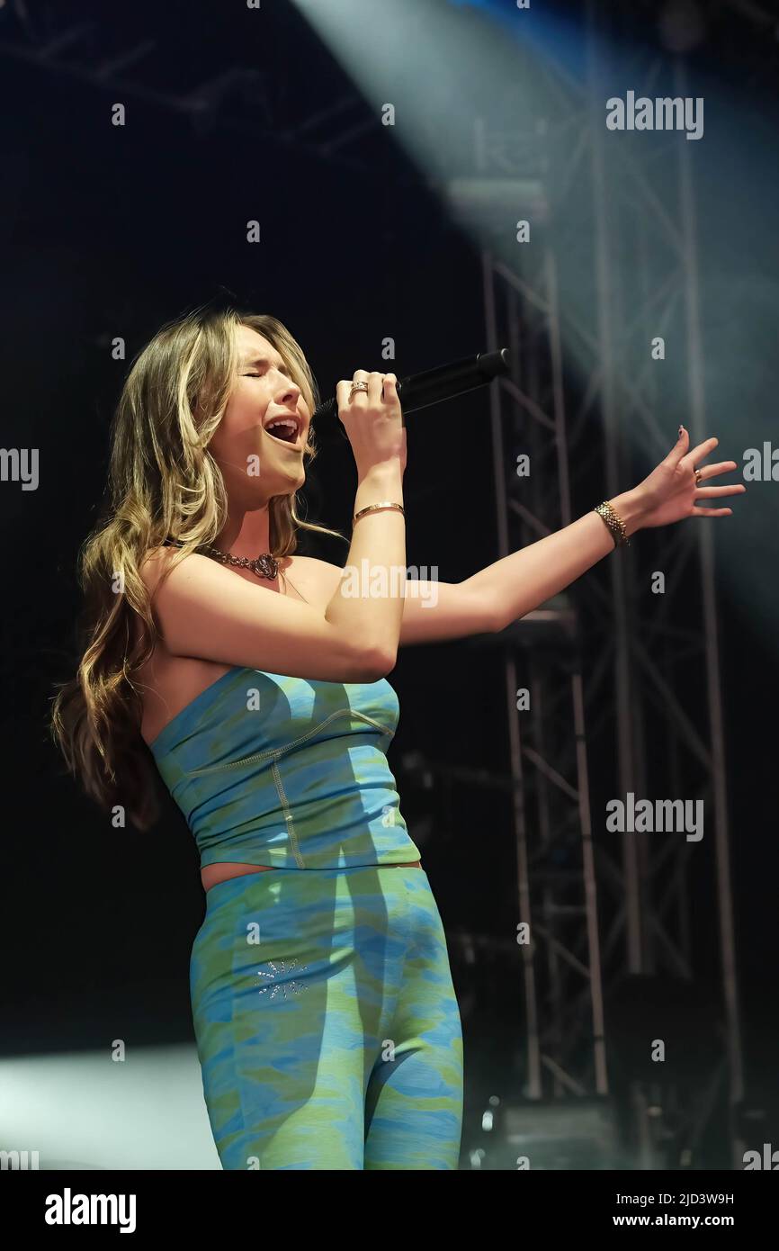 Newport, UK. 17th June, 2022. British singer-songwriter Amelia Mimi ...