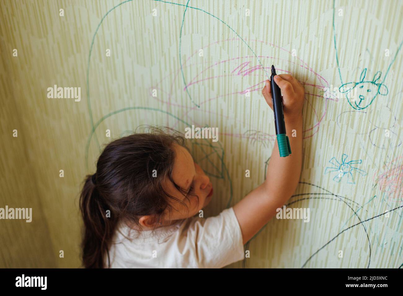 Cute wallpapers girl hi-res stock photography and images - Alamy