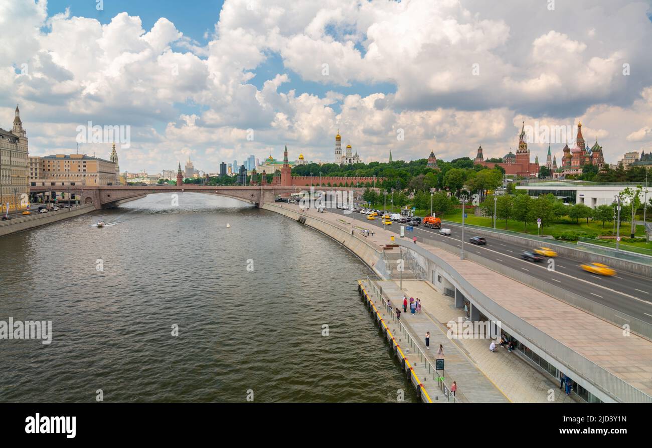 Panorama of Moscow view of the Kremlin from the floating bridge of ...
