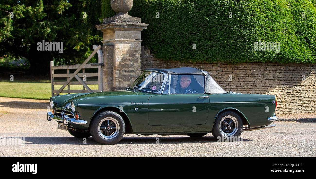 1965 SUNBEAM Tiger 4200 cc in british racing green. The Sunbeam Tiger ...