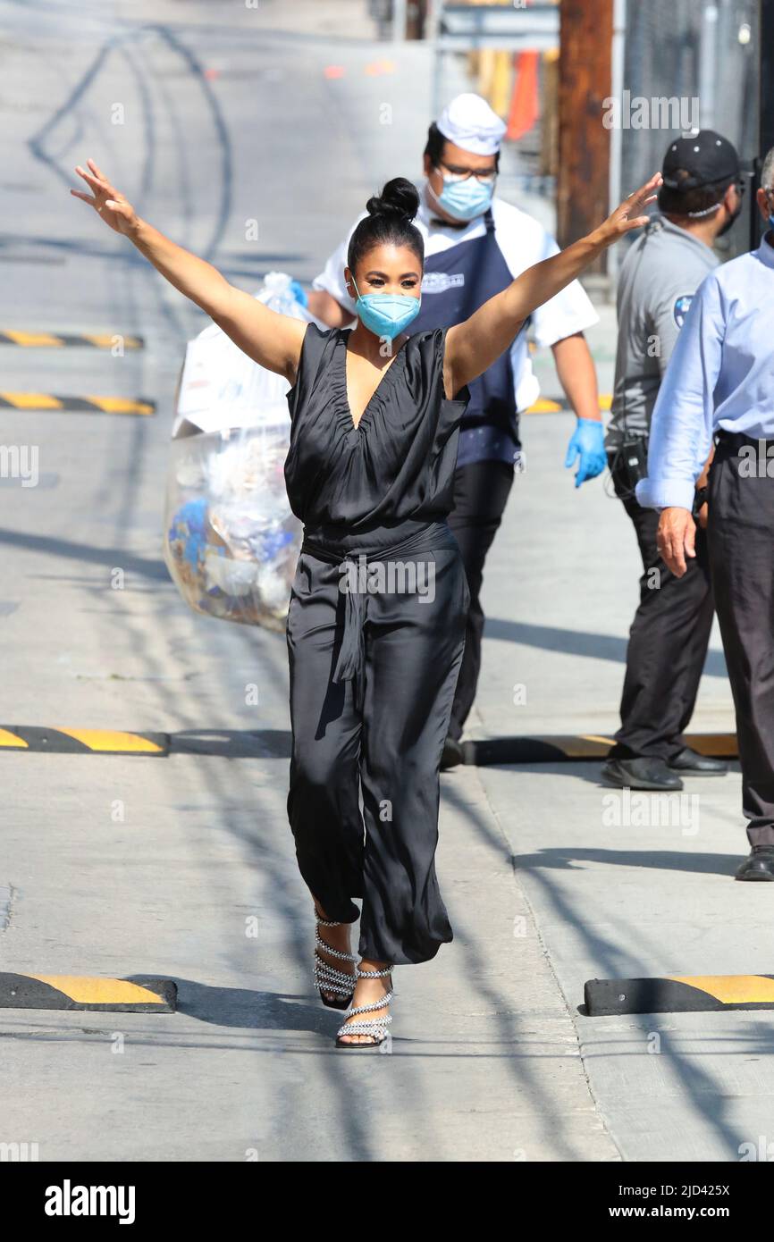 Kenan Thompson and Regina Hall seen arriving at Jimmy Kimmel Live ...