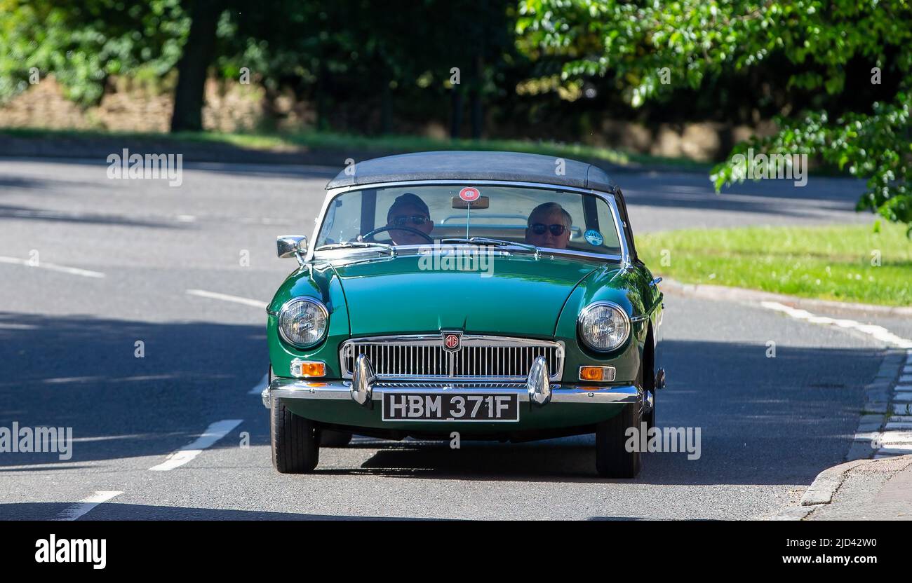 Green mg mgb convertible classic hi-res stock photography and images ...