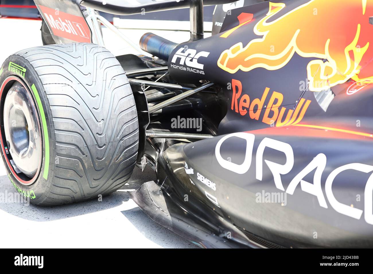 Max Verstappen (NLD) Red Bull Racing RB18 - rear suspension, floor, and ...