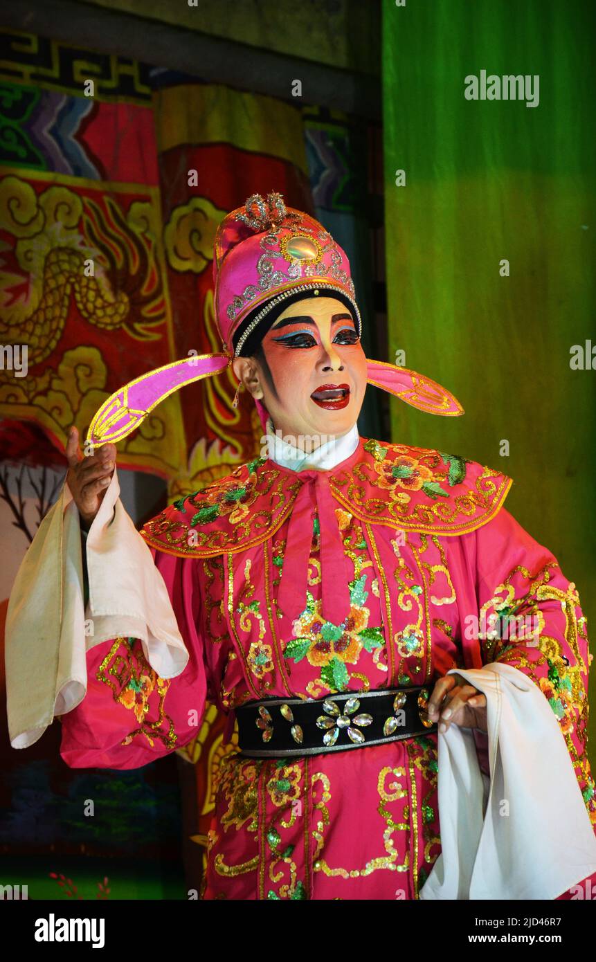 Traditional thai song and dance hi-res stock photography and images - Alamy