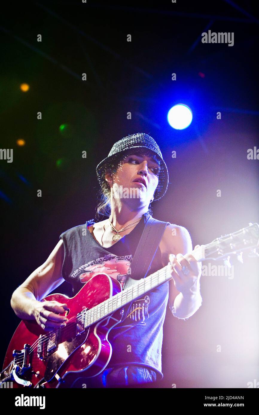 Joan As Policewoman (Joan Wasser) of The Dambuilders Rock band performs ...