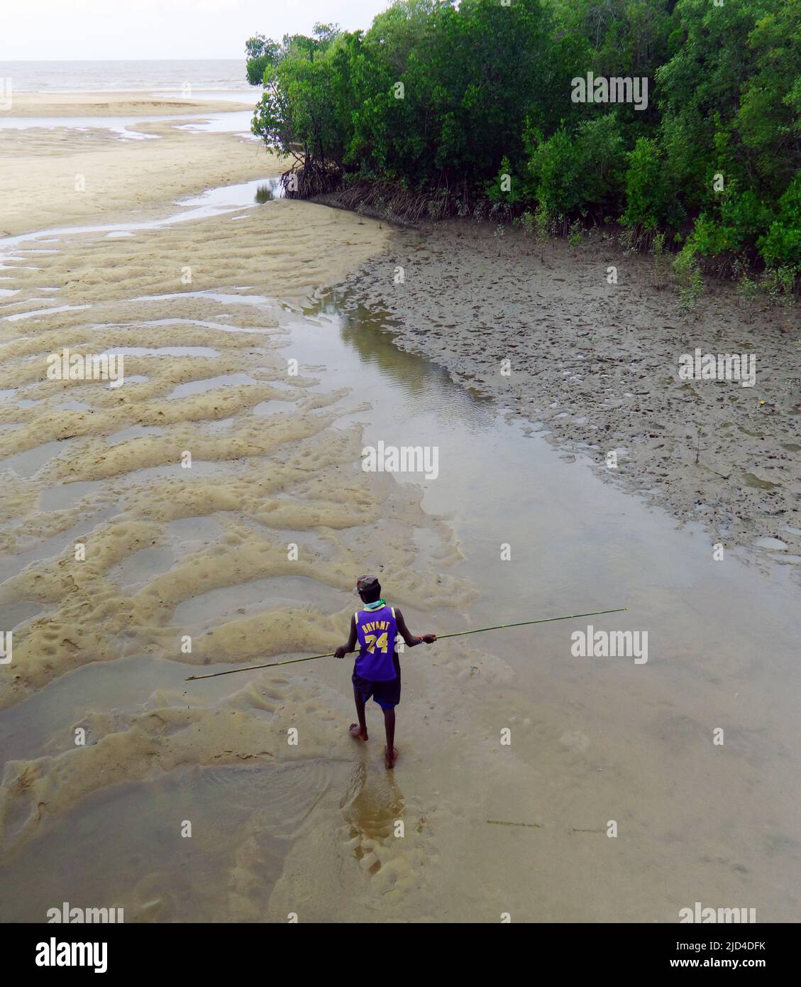 Aboriginal people fishing hi-res stock photography and images - Alamy