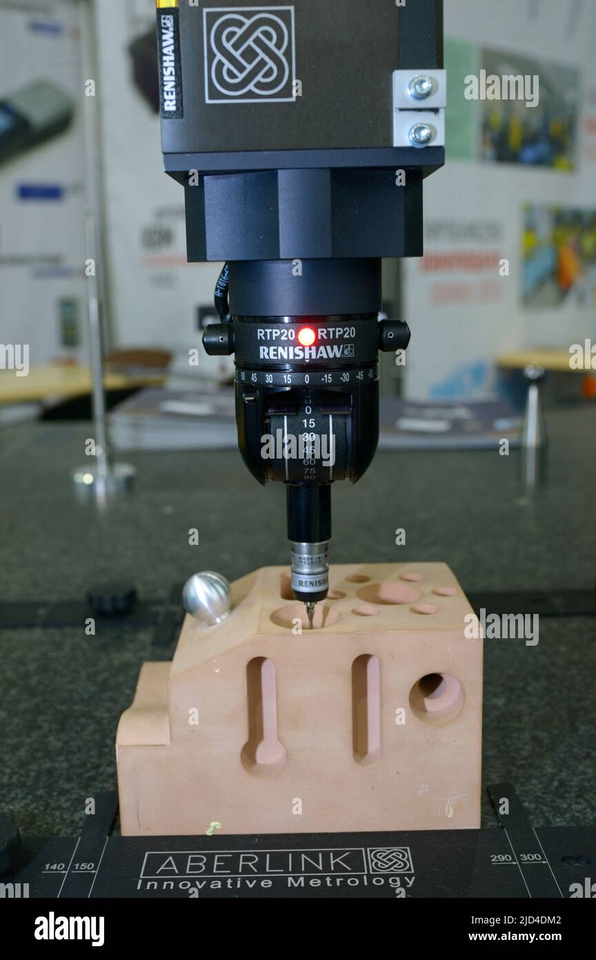 Renishaw RTP20 compact head for DCC coordinate measuring machines ...