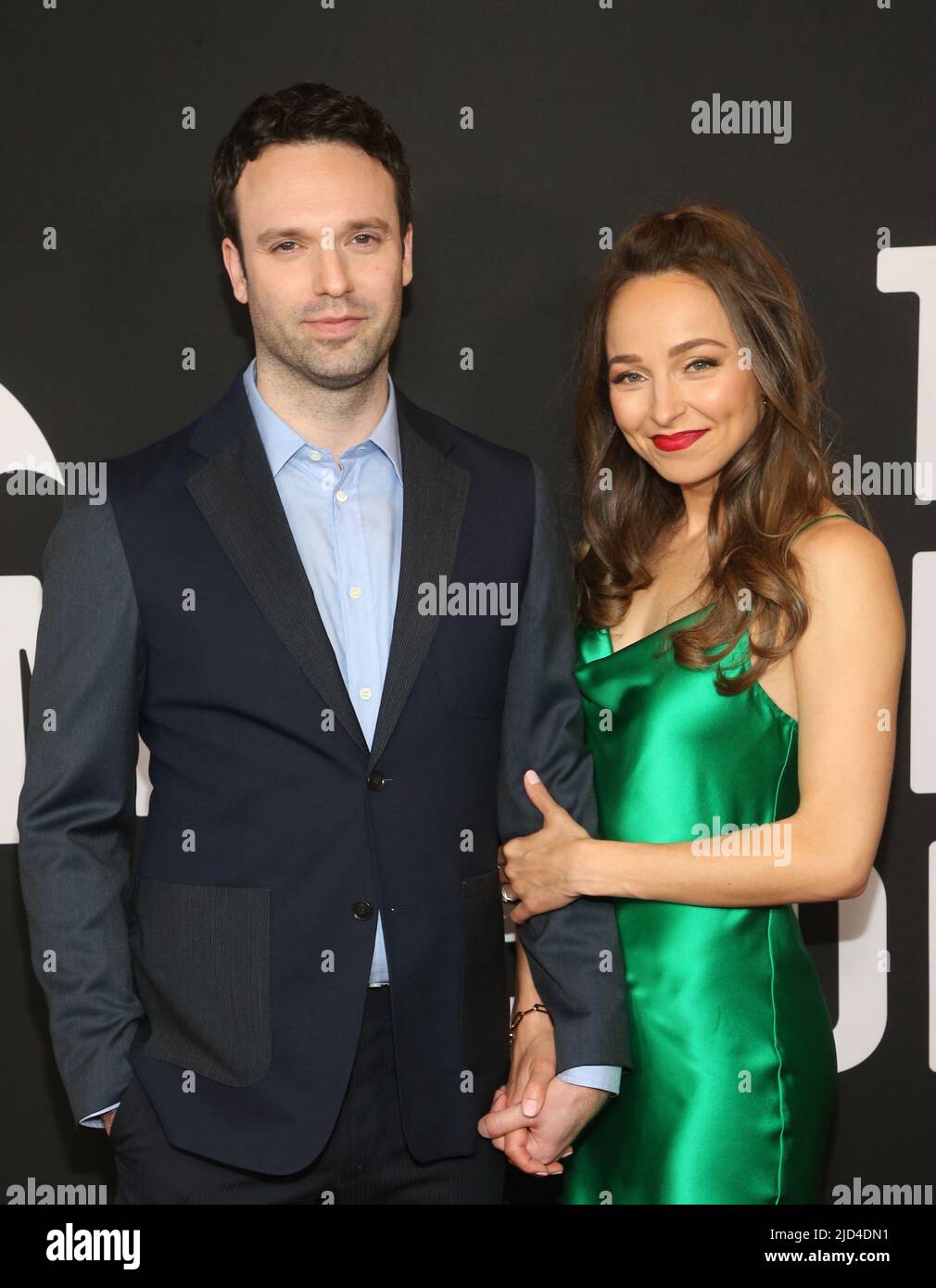 Jake Epstein E La Sua Fidanzata