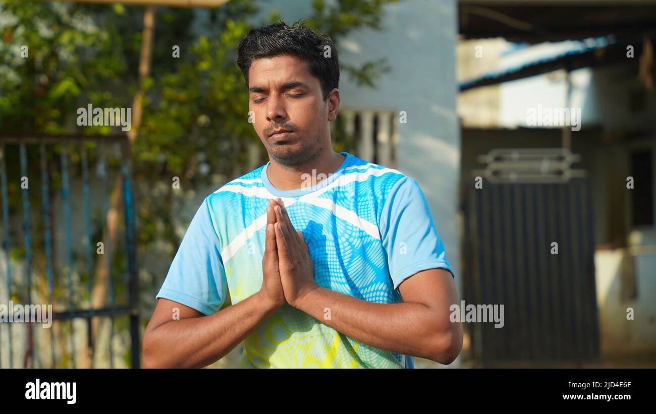Half lotus yoga pose hi-res stock photography and images - Alamy