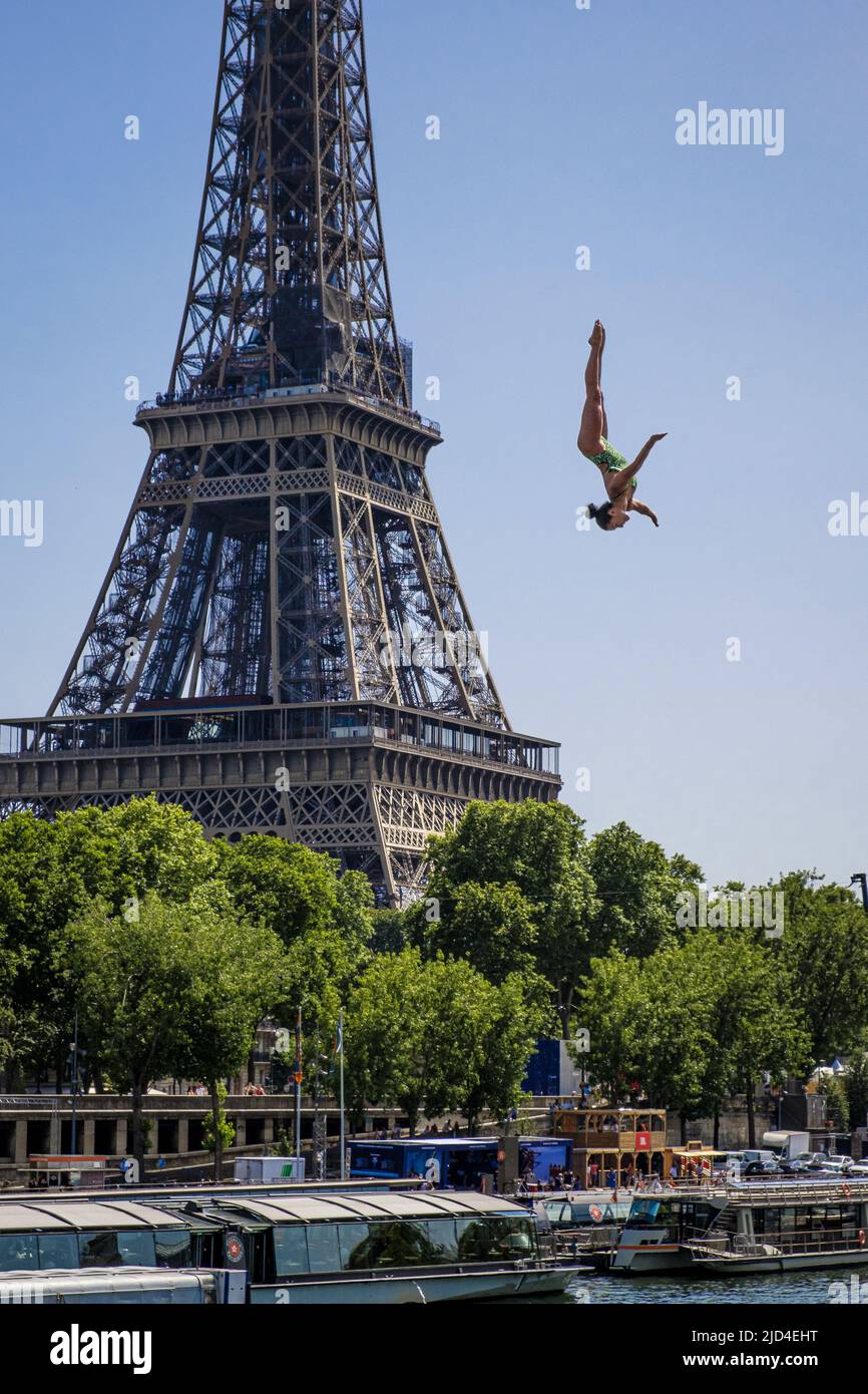 France. Paris (75) (16th arrdt.) From quai Debilly, right bank of the ...