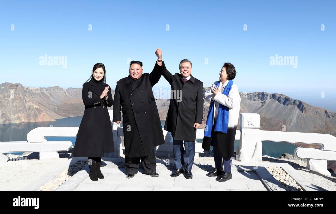 Sep 20, 2018-Baekdu Mountain, North Korea-President Moon Jae-in and ...