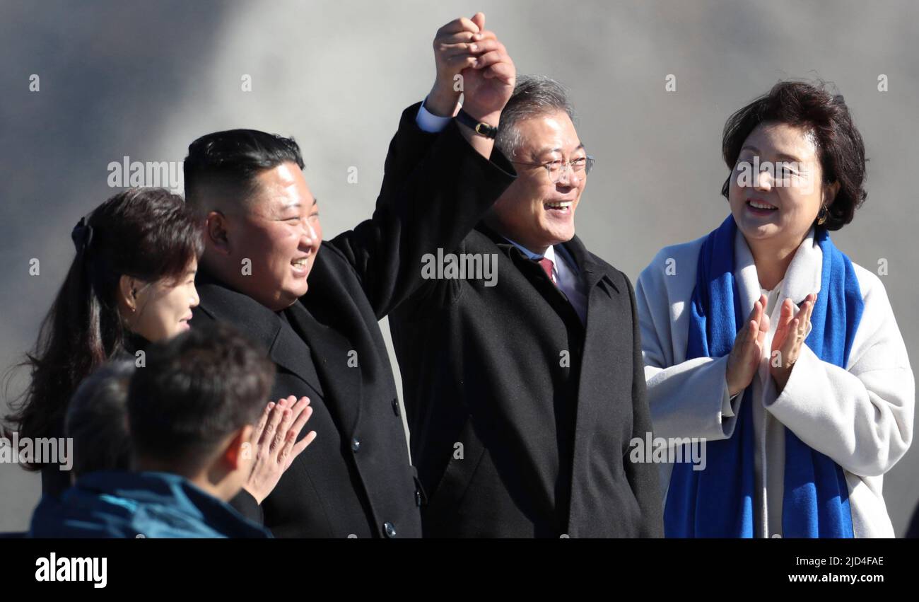 Sep 20, 2018-Baekdu Mountain, North Korea-President Moon Jae-in and ...