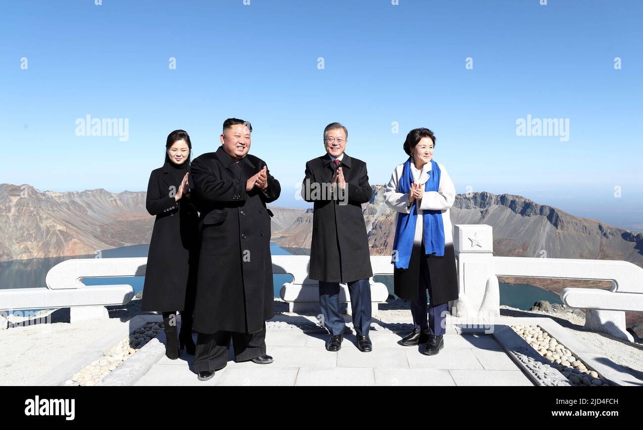 Sep 20, 2018-Baekdu Mountain, North Korea-President Moon Jae-in and ...