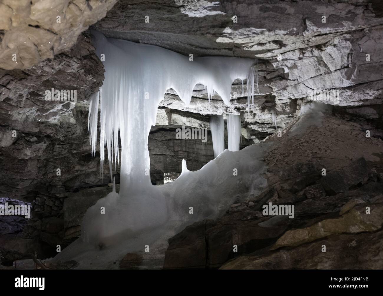 Grotto stone cavern water hi-res stock photography and images - Alamy