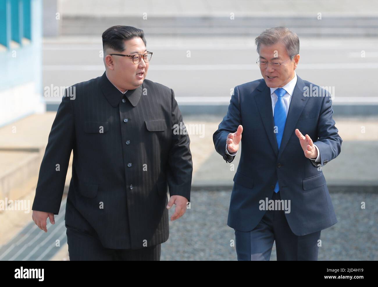 President Moon Jae-in and Chairman of the State Affairs Commission Kim ...