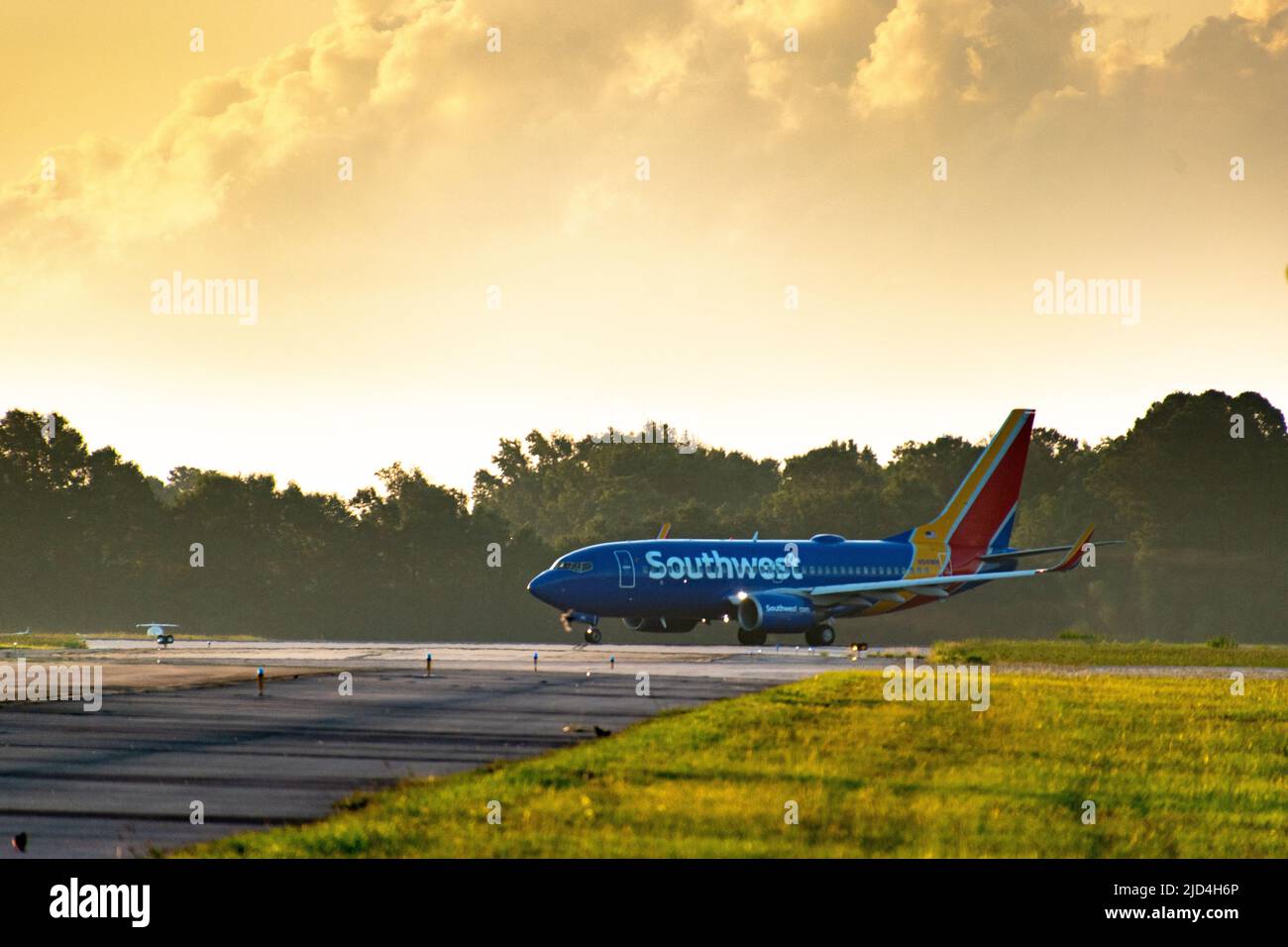 Boeing b737 transport aircraft hi-res stock photography and images - Alamy