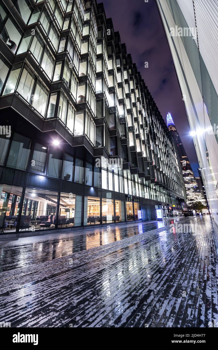 Lights architecture modern london hi-res stock photography and images ...