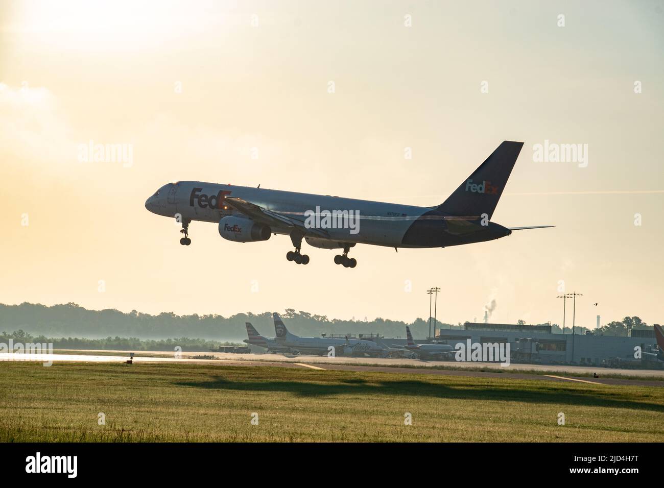 A FedEx Boeing 757 on final approach to Charleston International ...