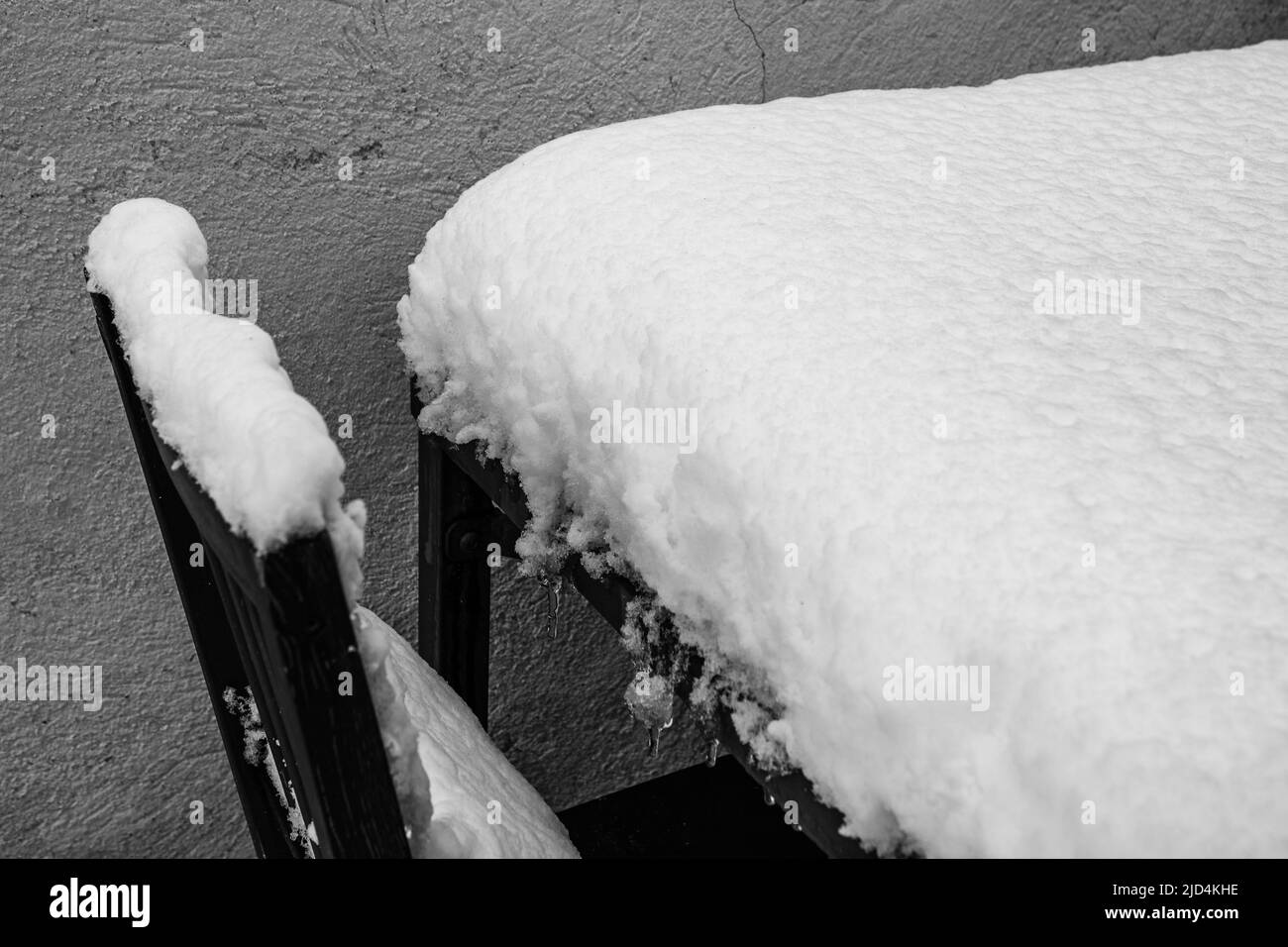 Perfectly shaped snow, snowy environment in the morning. Winter concept ...