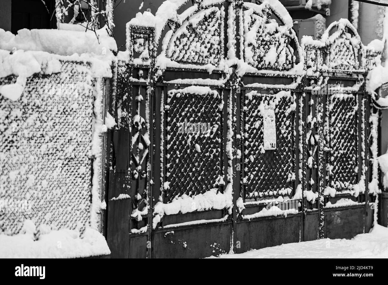 Snow cover house Black and White Stock Photos & Images - Alamy