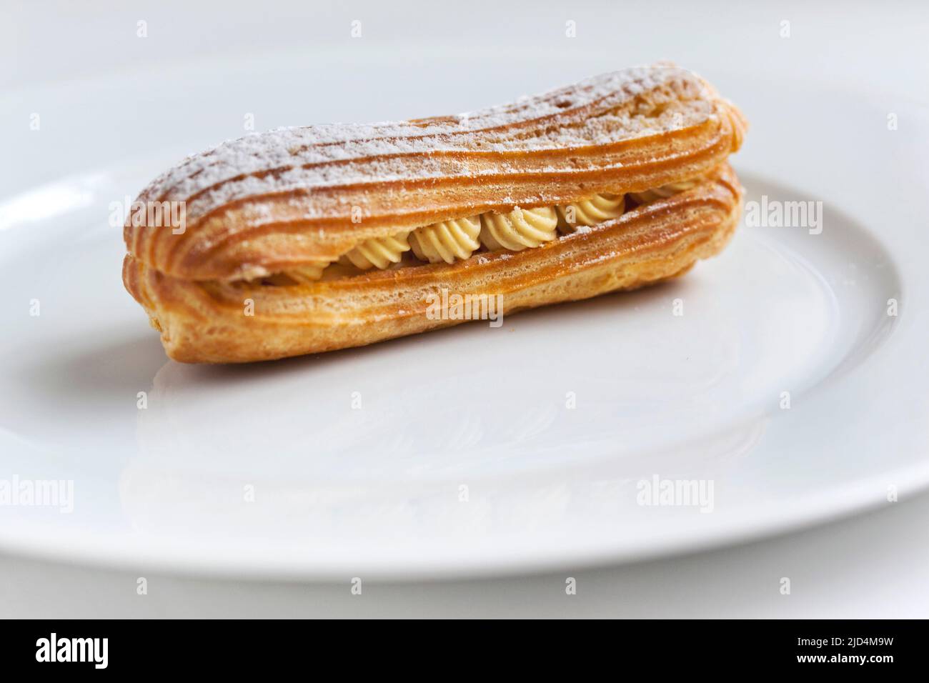 Cream eclair hi-res stock photography and images - Alamy
