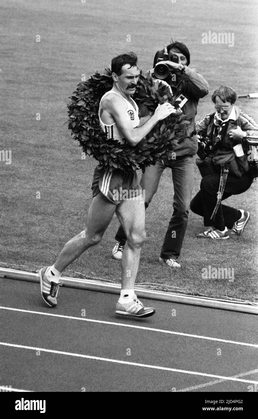 Robert de castella Black and White Stock Photos & Images - Alamy