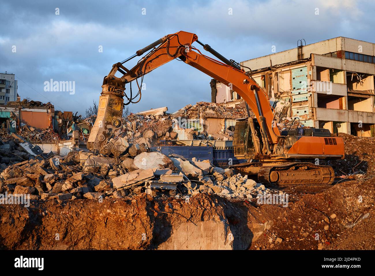 Excavator destroyer with hydraulic scissors cuts concrete Stock Photo ...