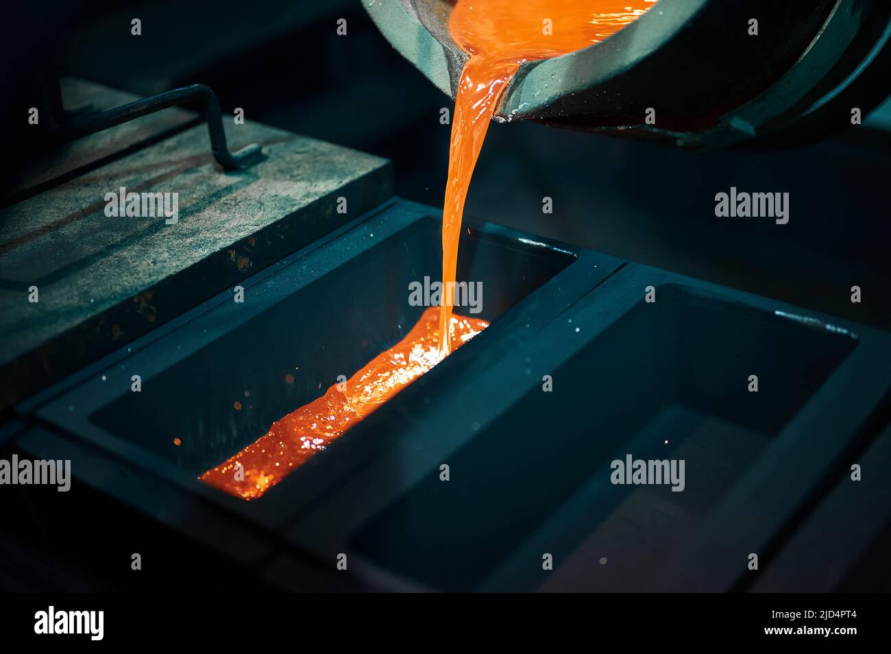 Molten silver is poured from a small ladle Stock Photo - Alamy