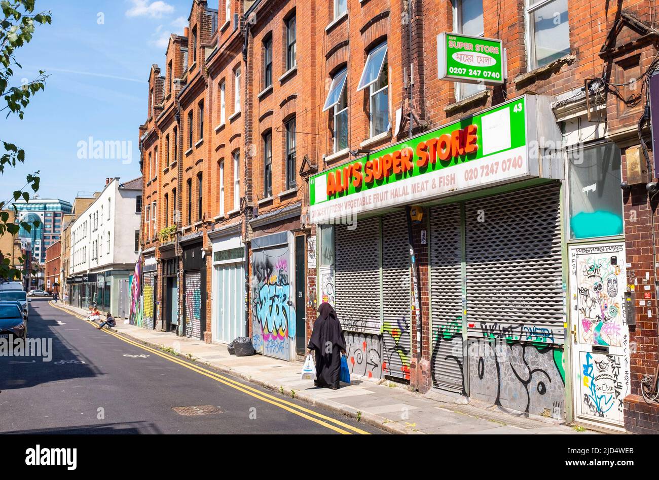Fashion Street , Spitafields in the East End of London , England UK ...